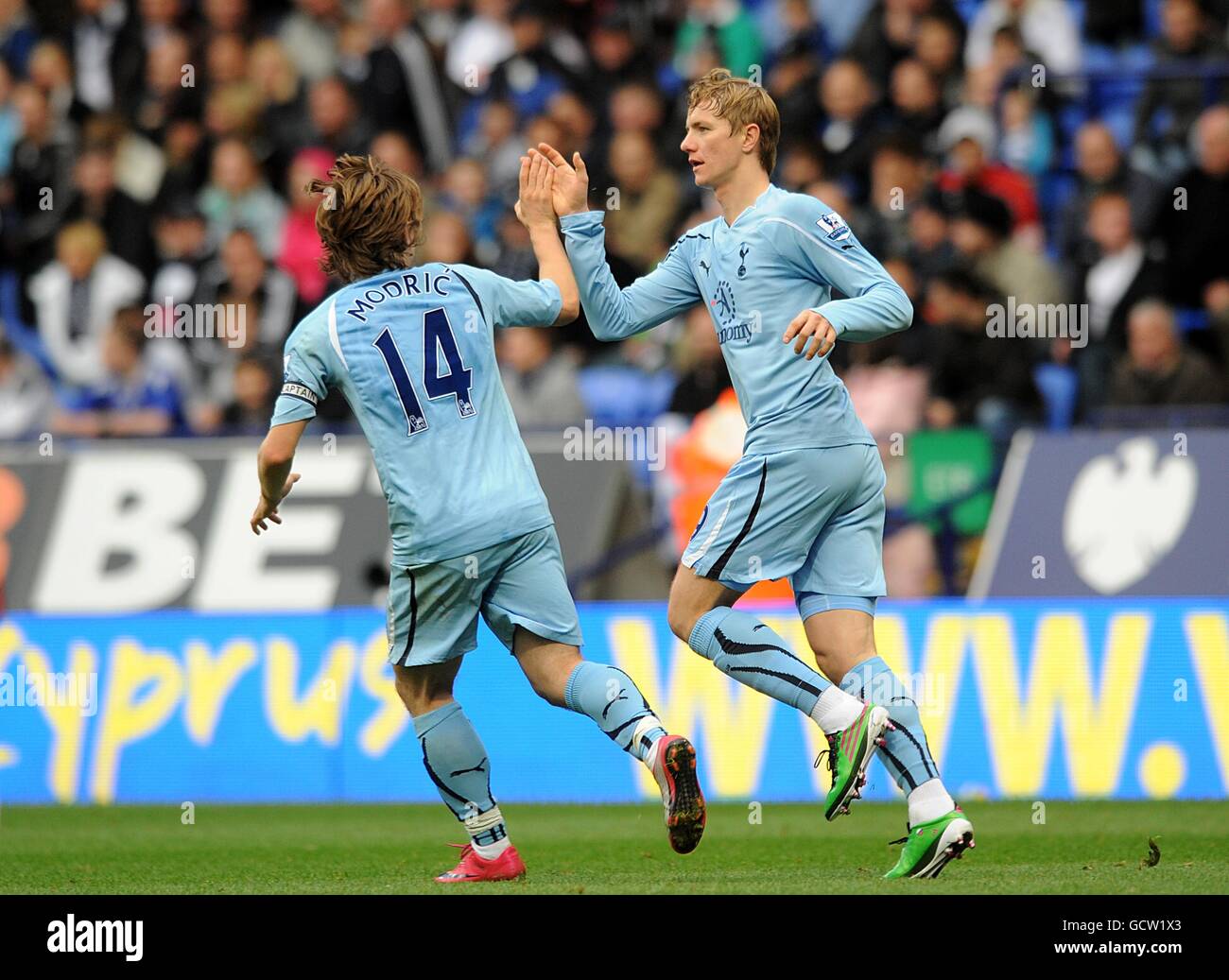 Tottenham Hotspur's Roman Pavlyuchenko (right) celebrates scoring his ...