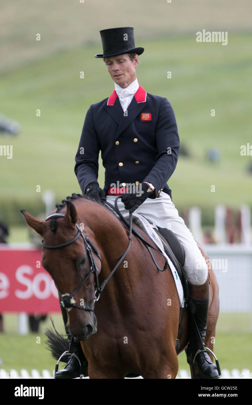 William Fox-Pitt riding Cool Mountain in the dressage phase of the ...