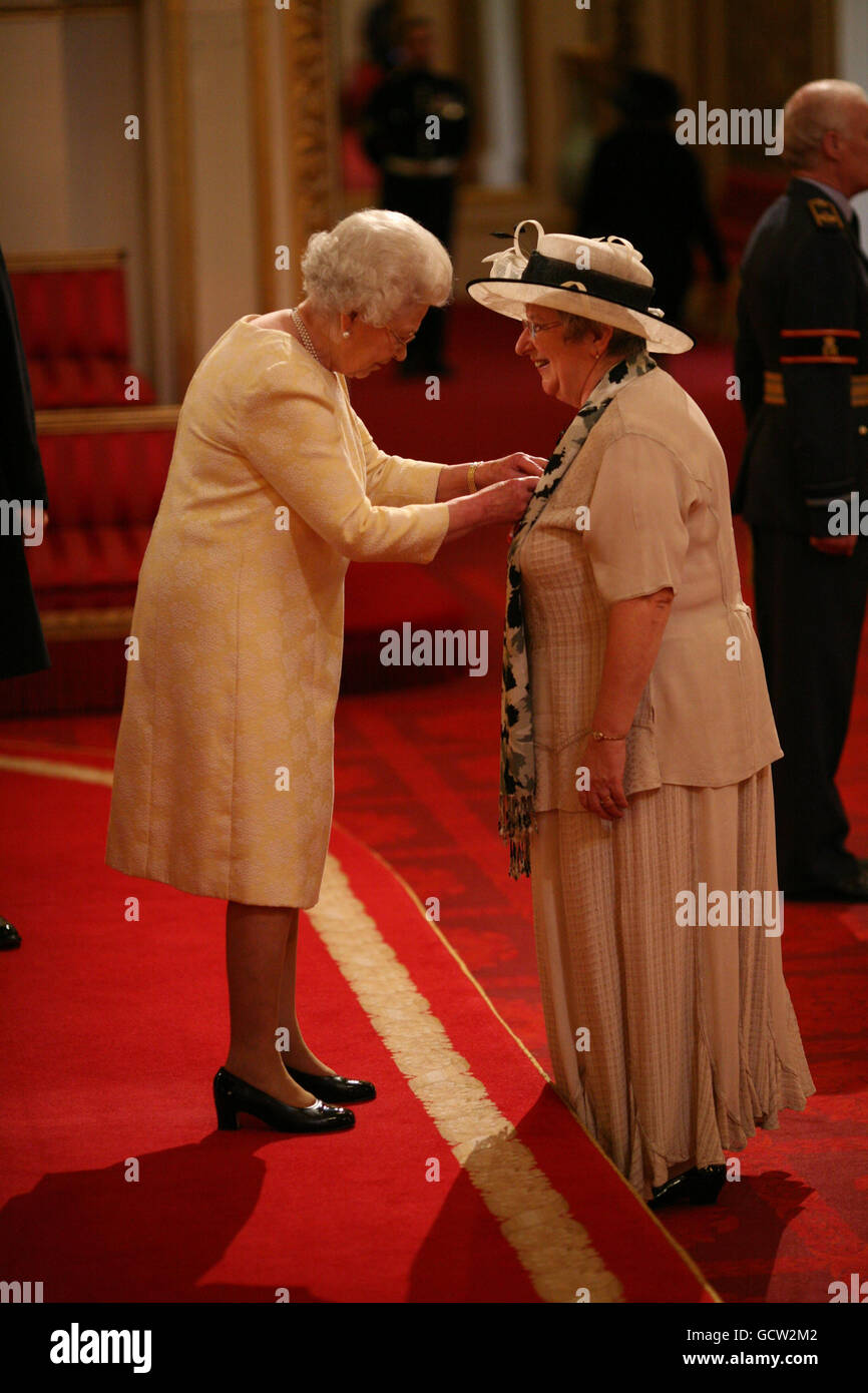 Queen Elizabeth II presents an Member of the British Empire medal (MBE ...