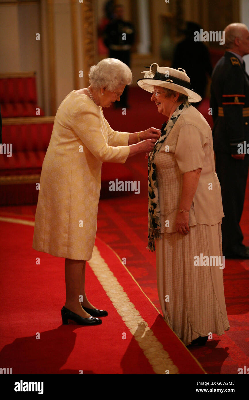 Queen Elizabeth II presents an Member of the British Empire medal (MBE ...