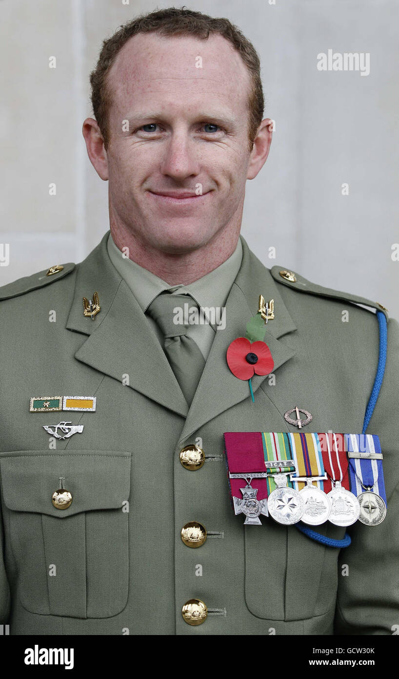 Victoria Cross and George Cross Association reunion service Stock Photo ...