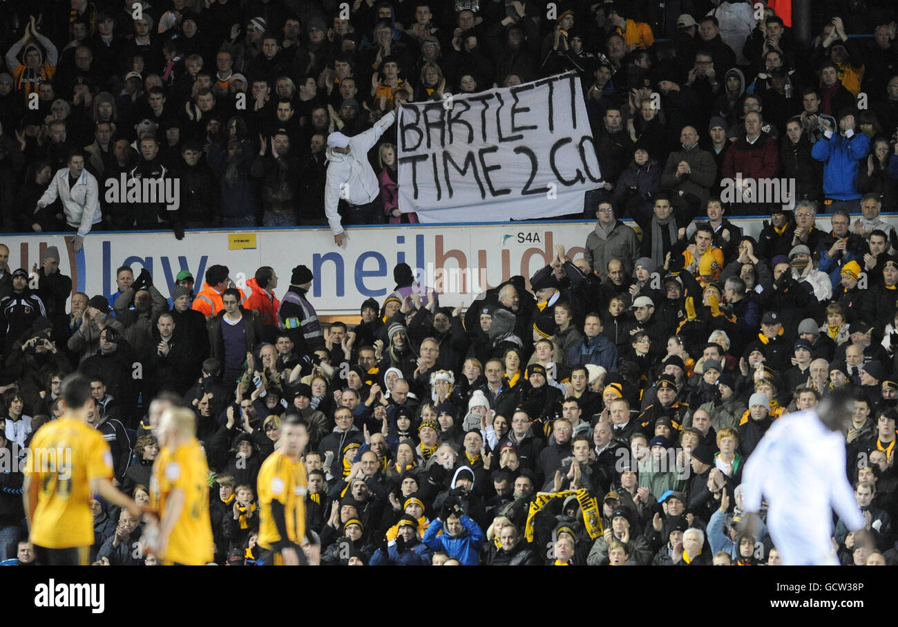 Football crowd banner hi-res stock photography and images - Alamy