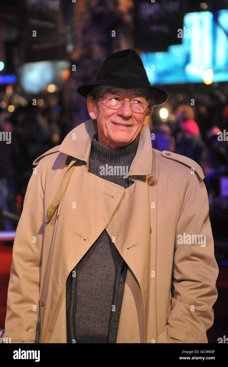 John Hurt Ollivander
