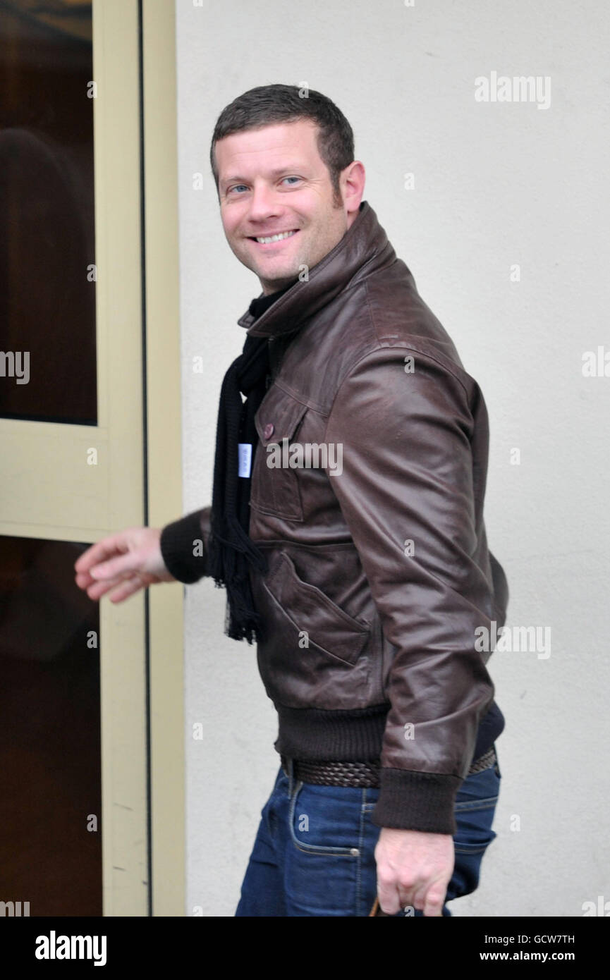 X factor presenter dermot oleary hi-res stock photography and images ...