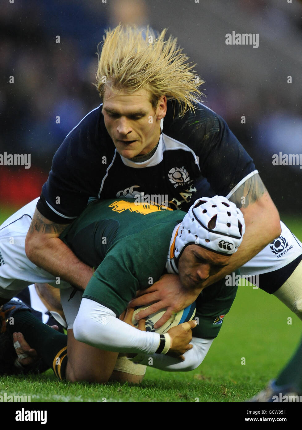 Scotlands scott macleod tackles south africas gio aplon hi-res stock ...