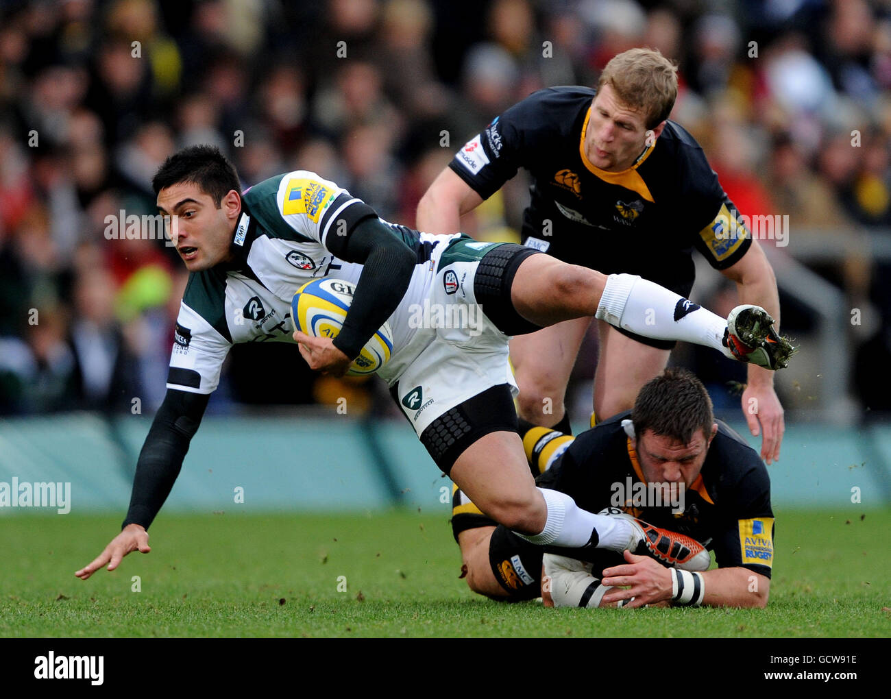 London Wasps' Tim Payne tackles London Irish's Daniel Bowden Stock ...