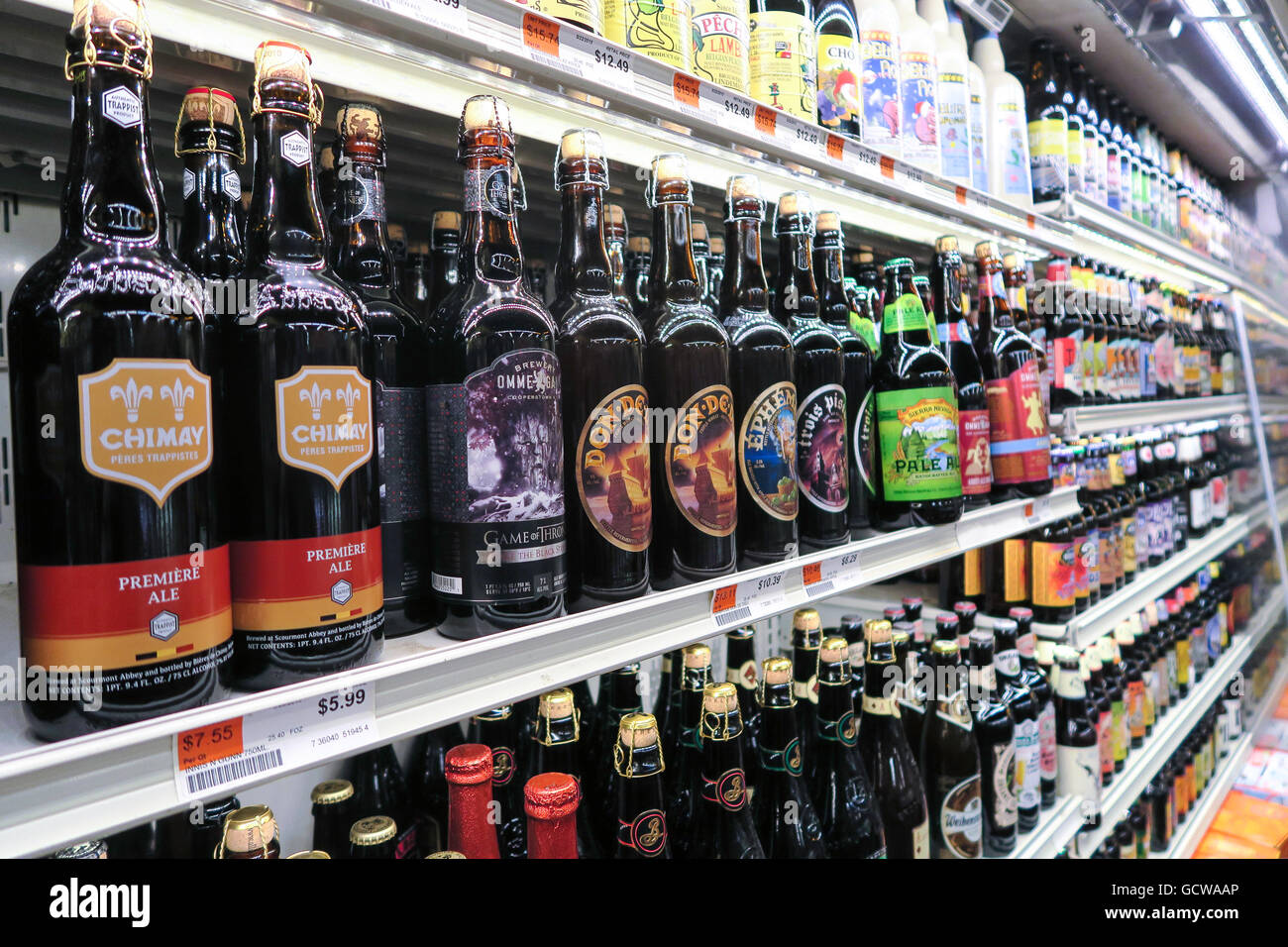 American beer shelves supermarket hi-res stock photography and images ...