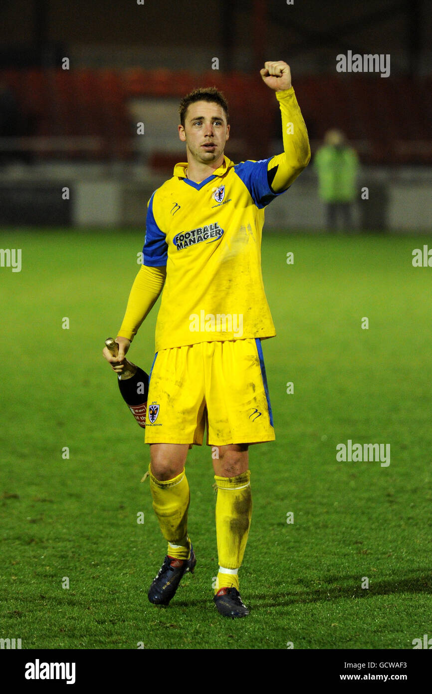 Afc wimbledon footballers hi-res stock photography and images - Alamy