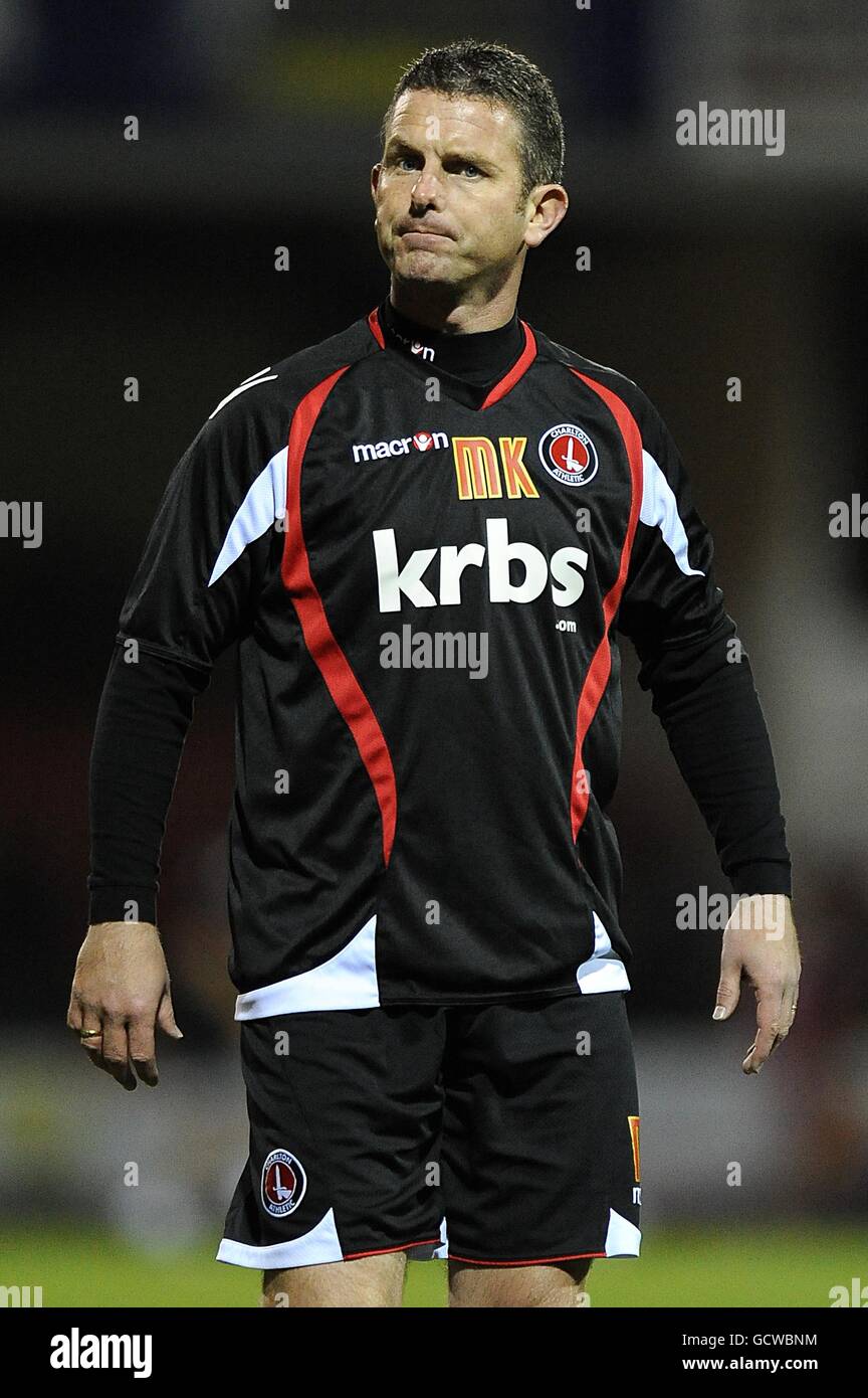 Swindon town football team hi-res stock photography and images - Alamy