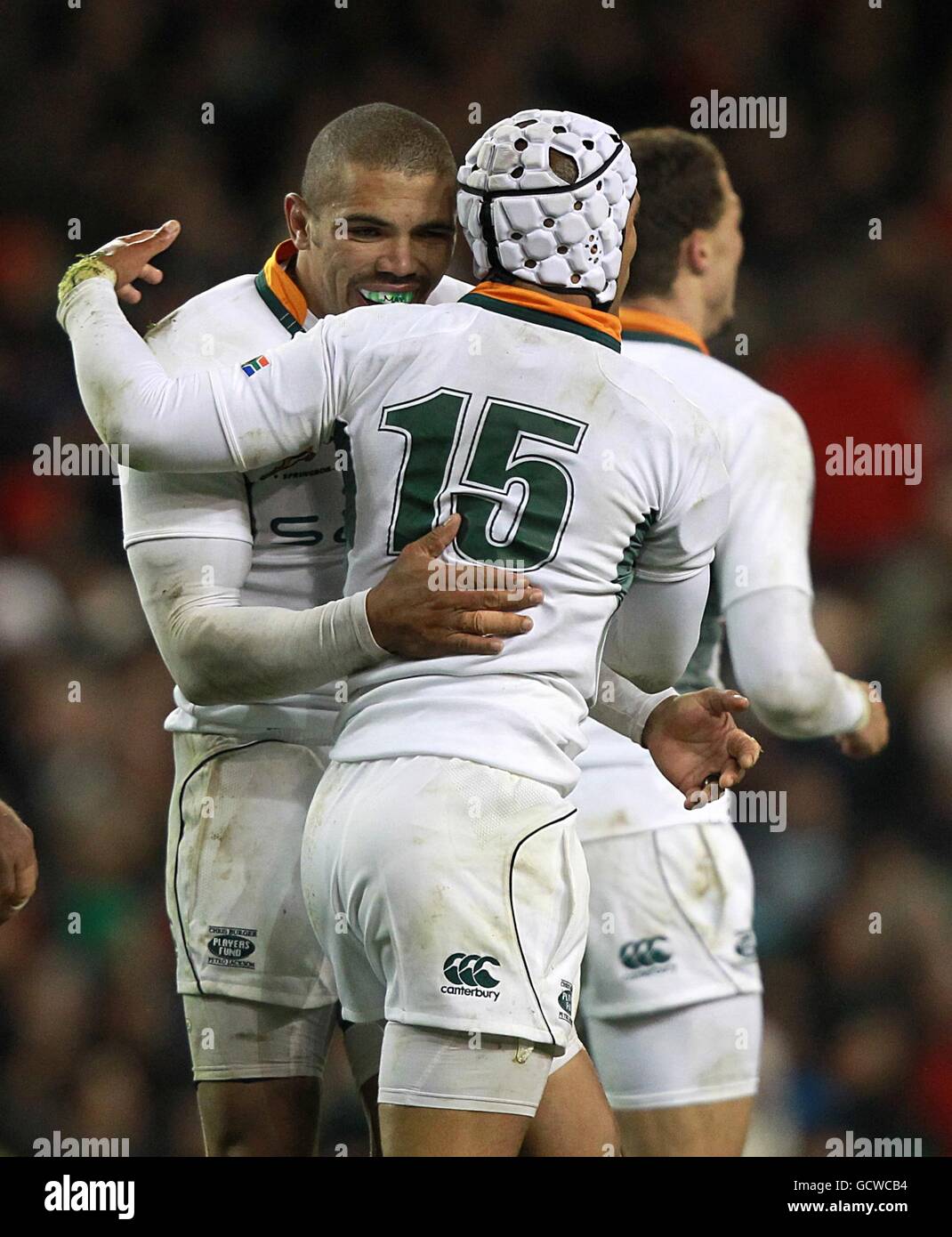 South Africa's Gio Aplon celebrates scoring a try with Bryan Habana ...