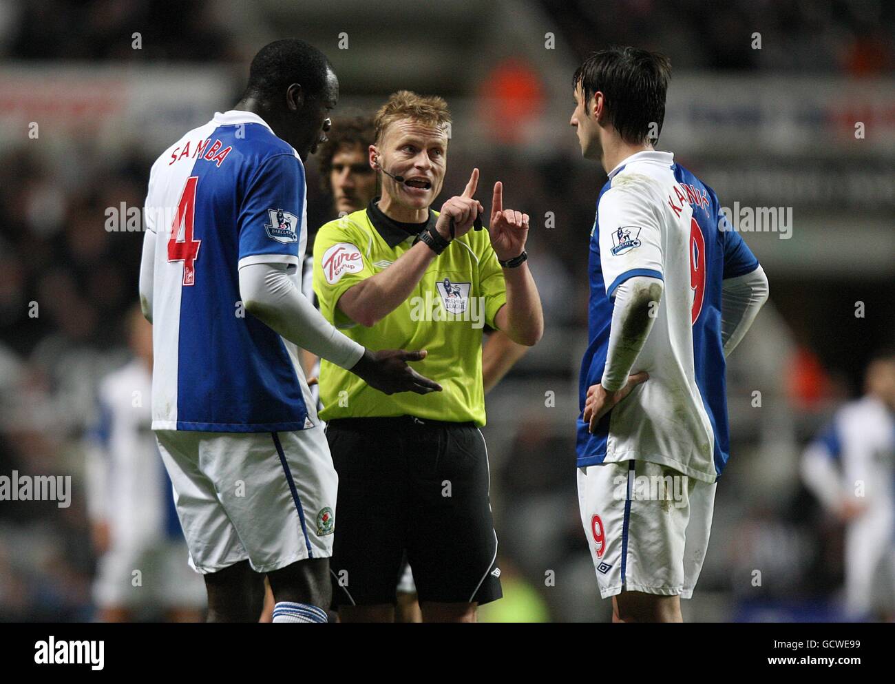 James jones referee hi-res stock photography and images - Alamy