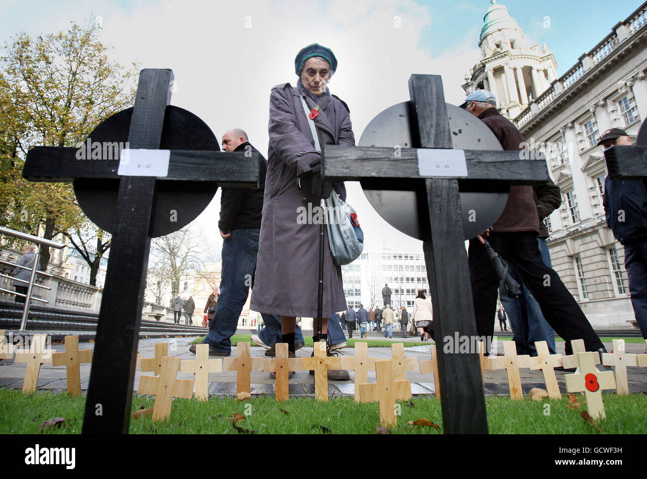 Two minute silence on armistice day cenotaph hi-res stock photography and images - Alamy