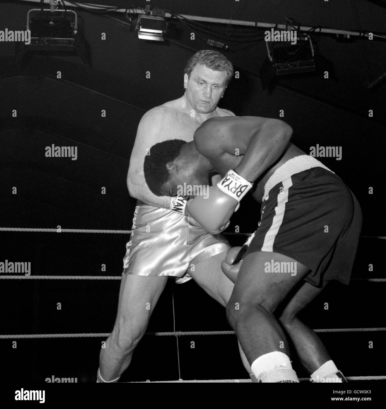 Boxing - Heavyweight - Joe Bugner v Danny Sutton - Alexandra Pavilion ...