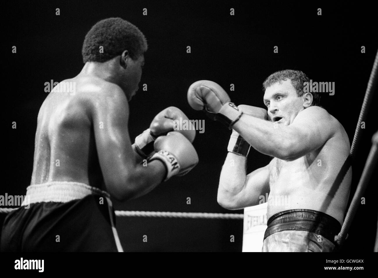 Boxing - Heavyweight - Joe Bugner v Danny Sutton - Alexandra Pavilion ...