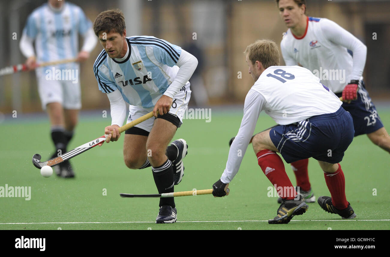 Great Britain's Barry Middleton challenges with Argentina's Lucas ...