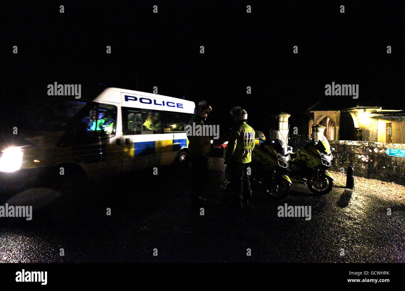 Police officers assess scene hi-res stock photography and images - Alamy