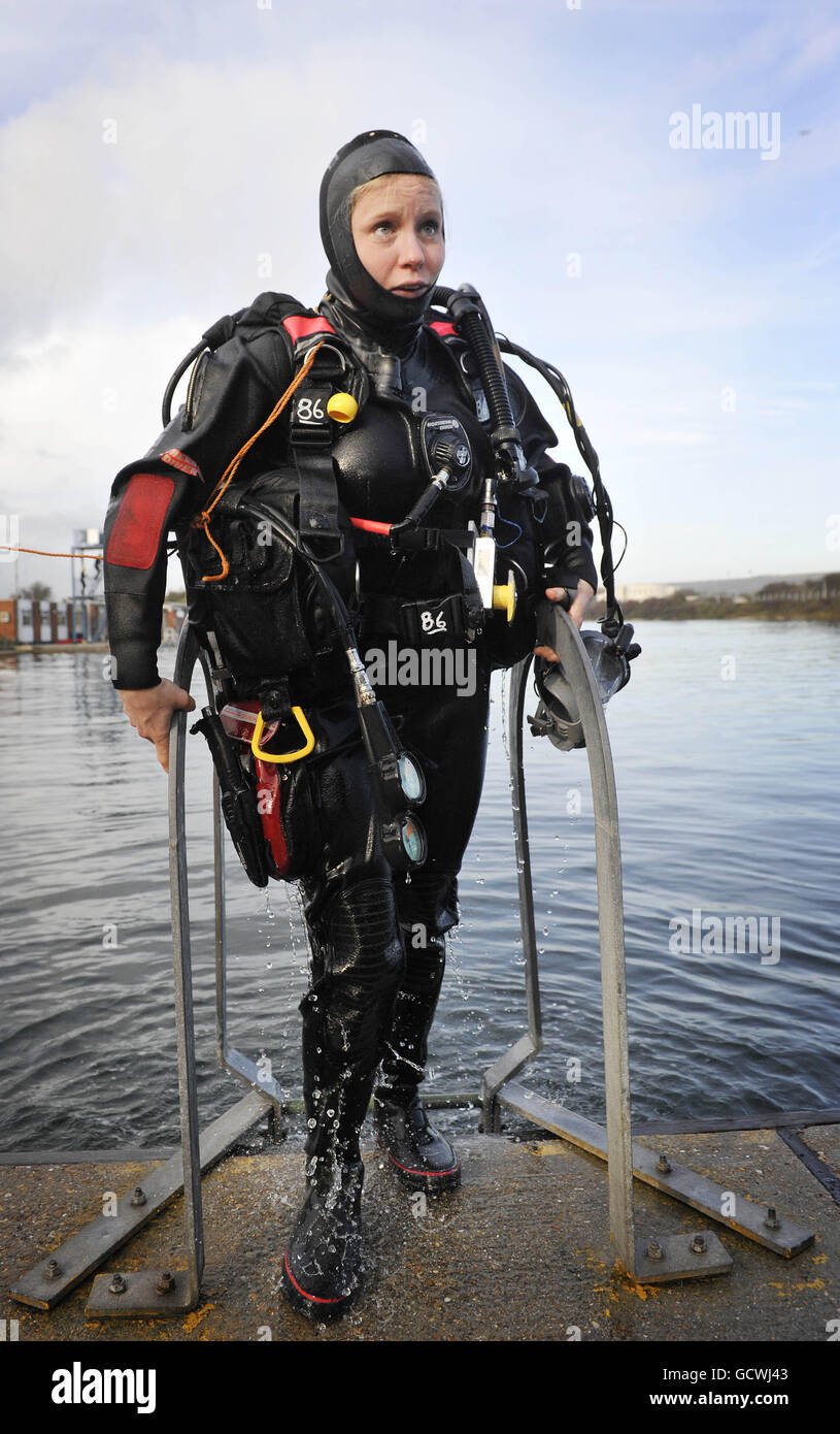 The Royal Navy's first female mine clearance diver Stock Photo - Alamy