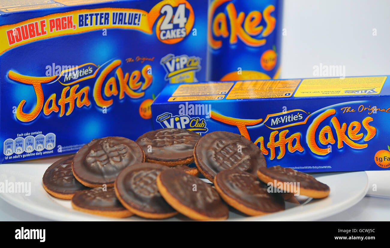 Giant cakes hi-res stock photography and images - Alamy