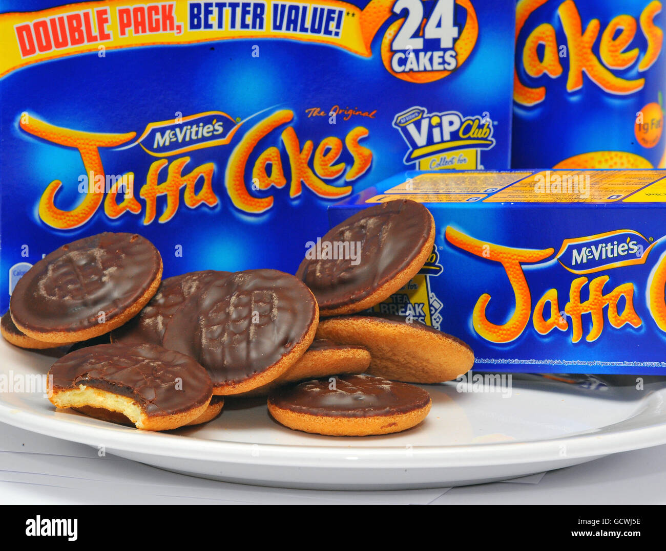 Mcvities jaffa cakes hi-res stock photography and images - Alamy