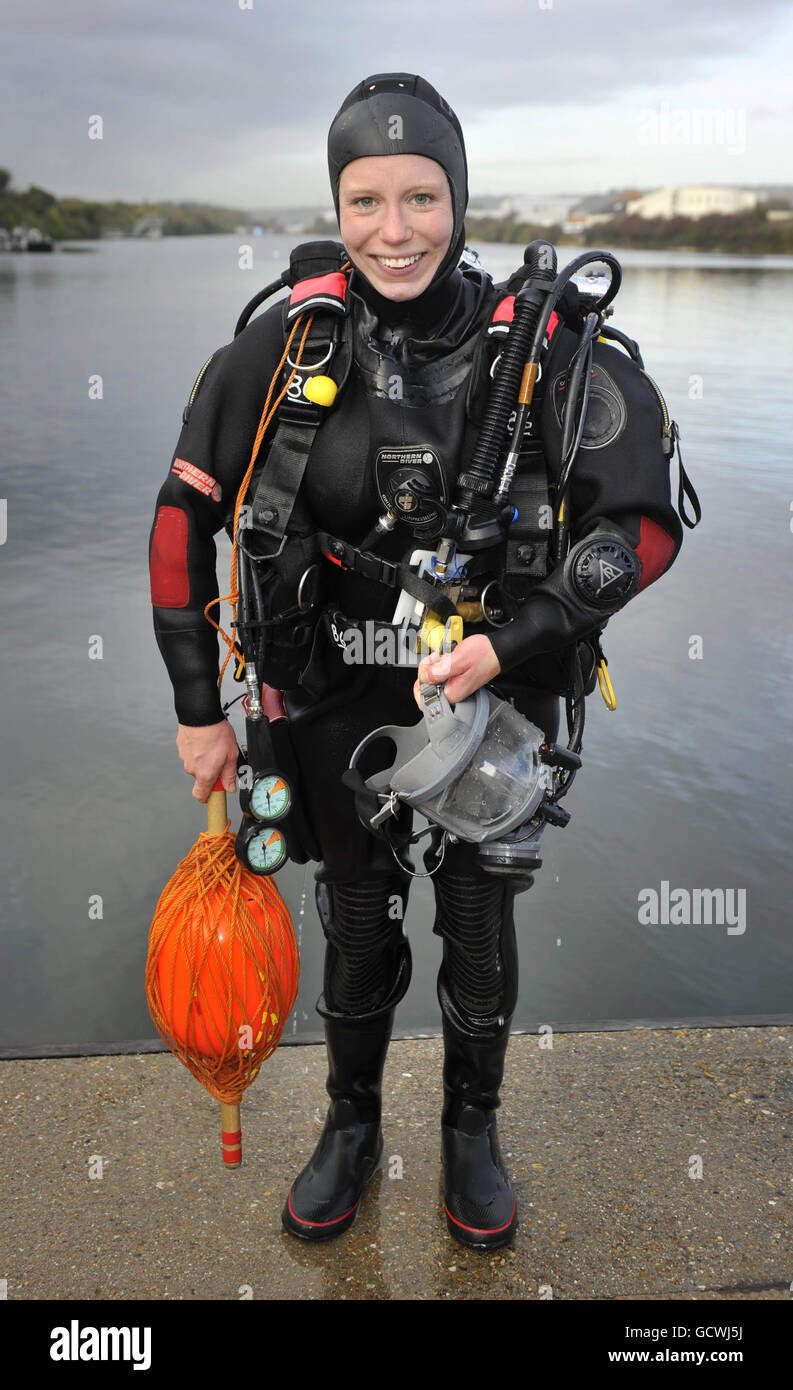 The Royal Navy's first female mine clearance diver Stock Photo - Alamy