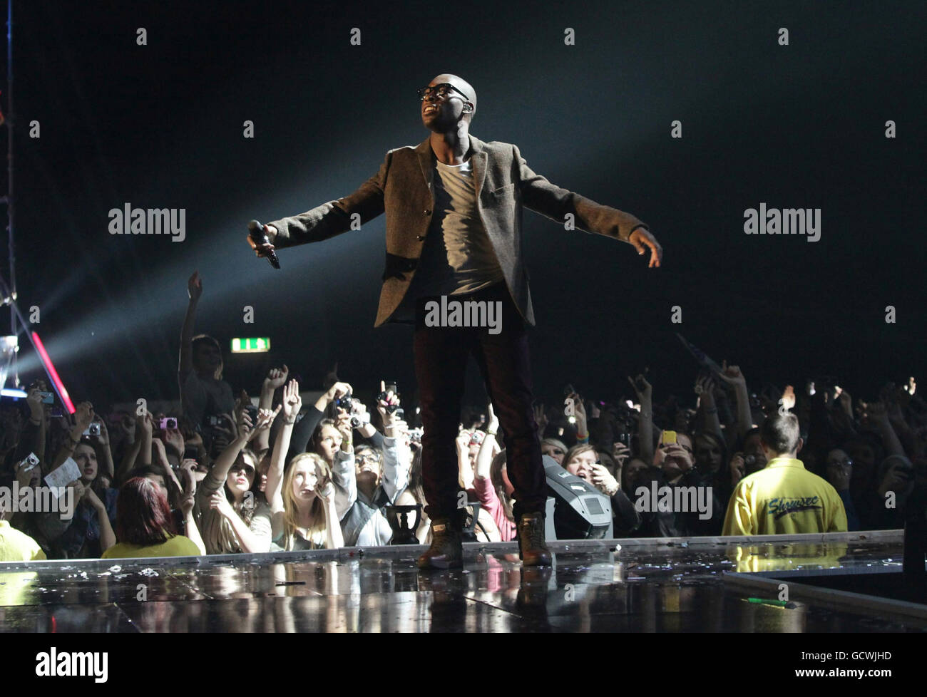 Showbiz t4 full length performs live on stage mangkb hi-res stock ...