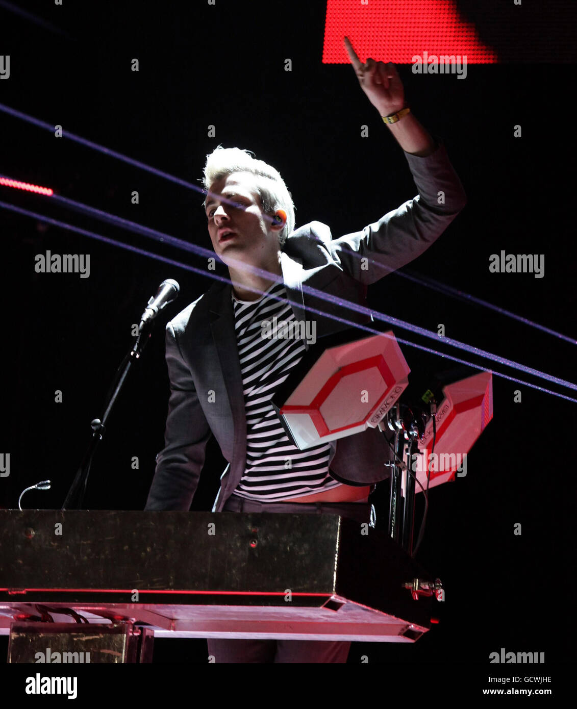 T4s stars of 2010 hi-res stock photography and images - Alamy