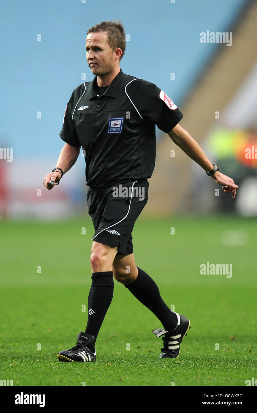 David webb referee hi-res stock photography and images - Alamy
