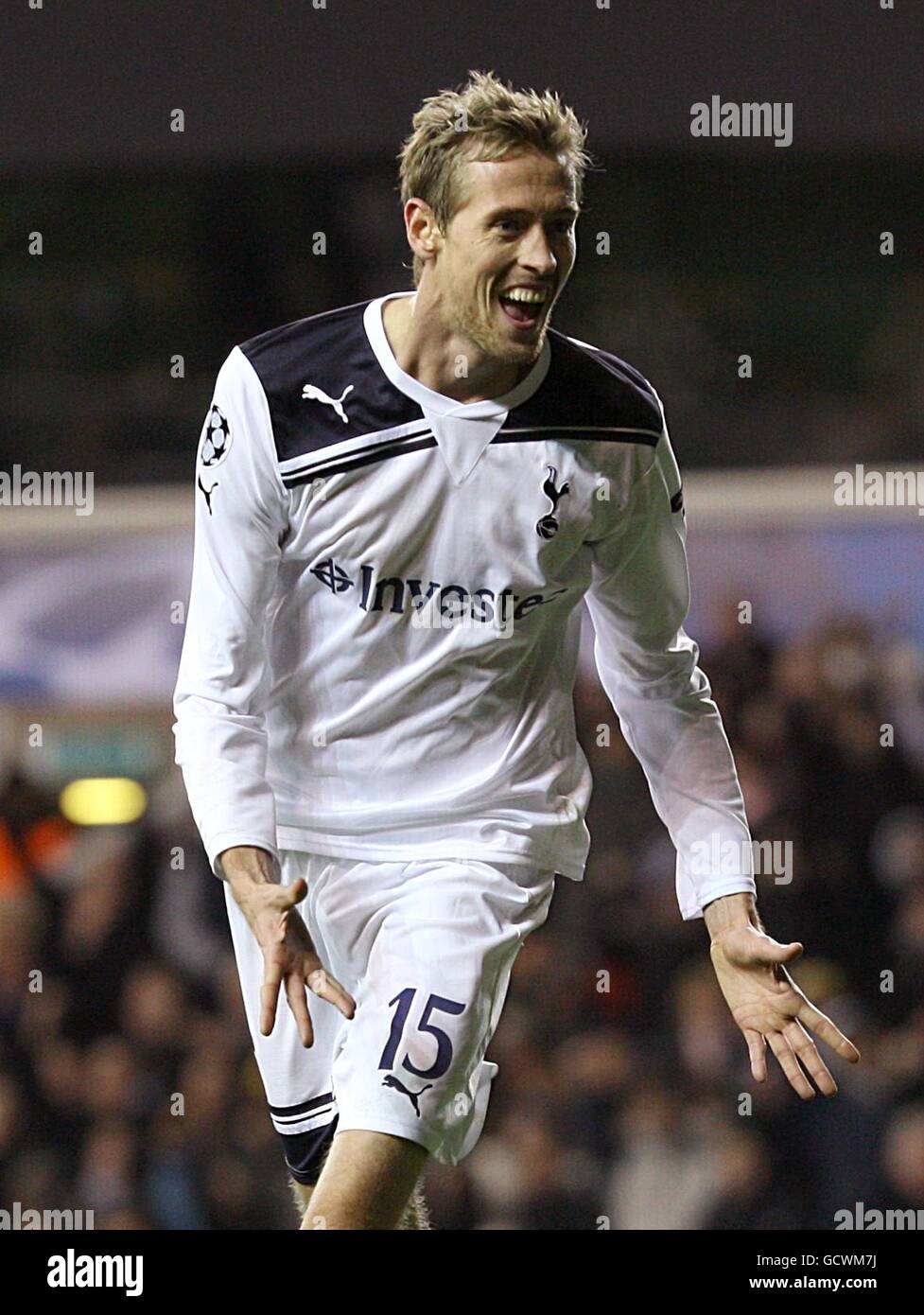 Tottenham hotspurs peter crouch after scoring their third goal hi-res ...