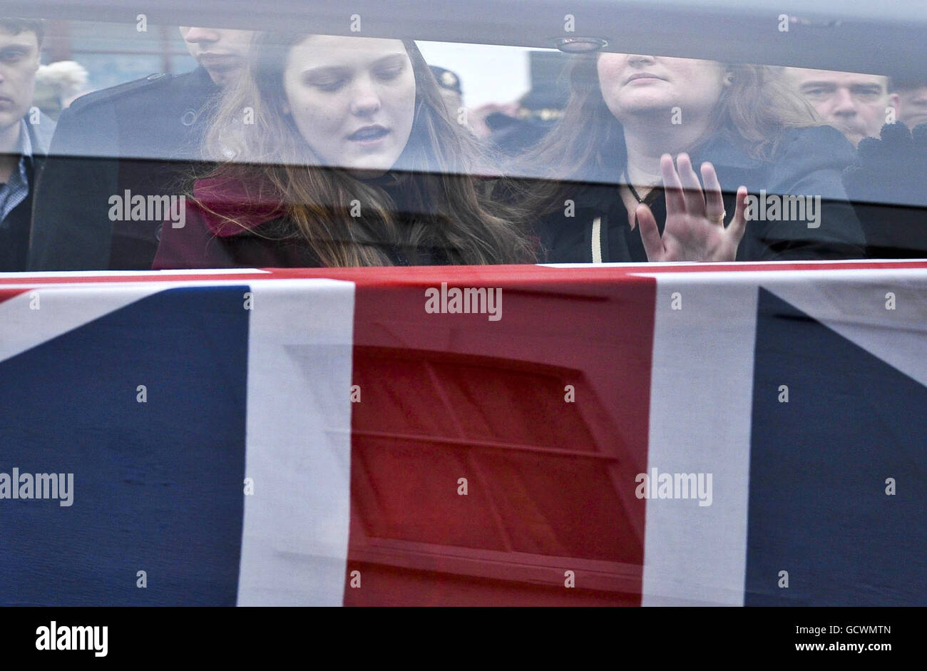 Coffin draped with union flag hi-res stock photography and images - Alamy
