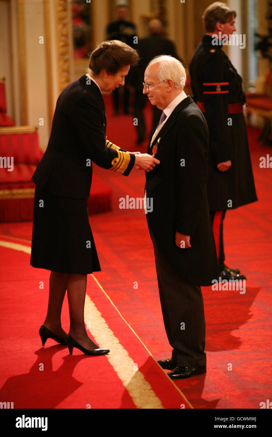 Anne royal investitures hi-res stock photography and images - Alamy