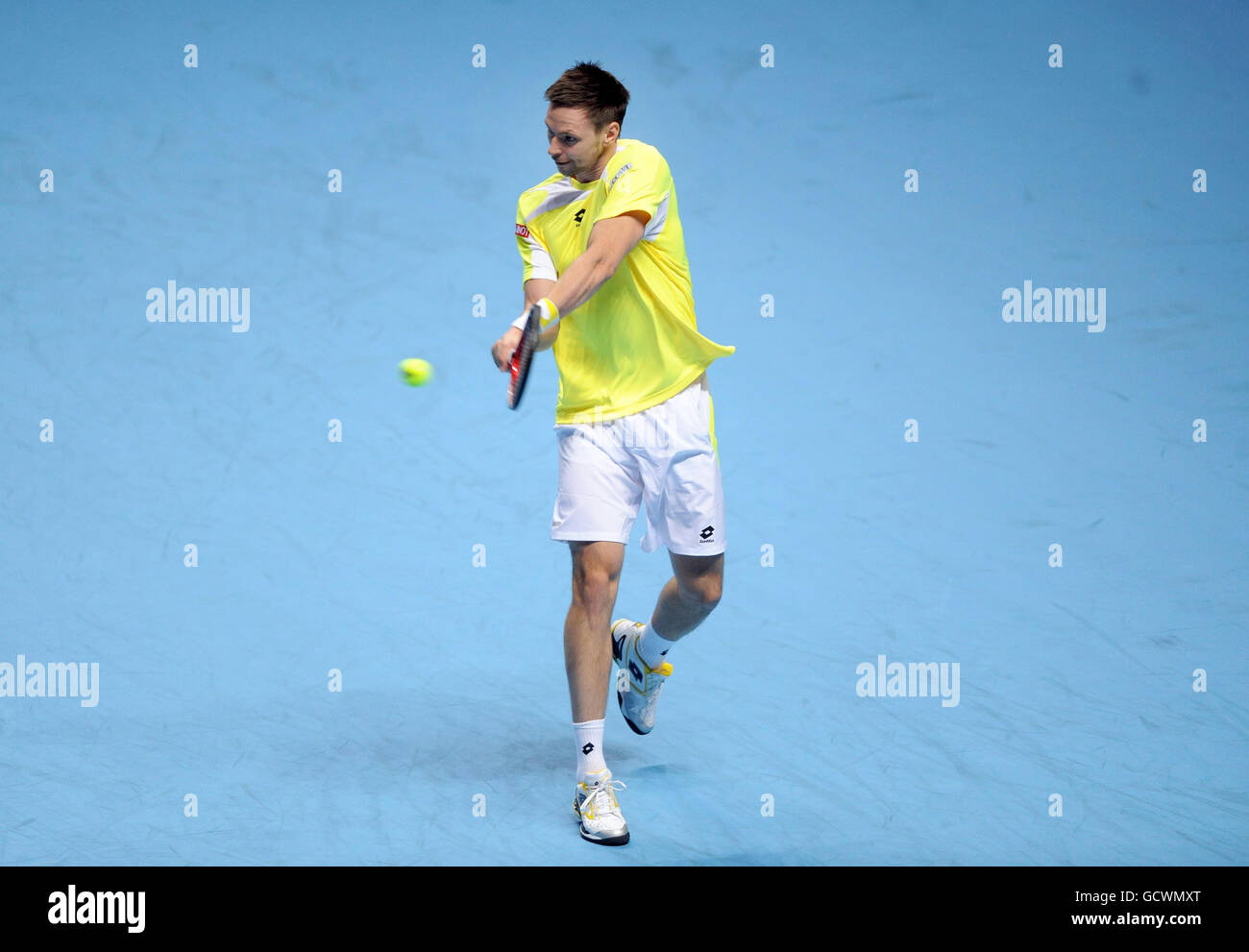 Sweden's Robin Soderling competes against Switzerland's Roger Federer ...