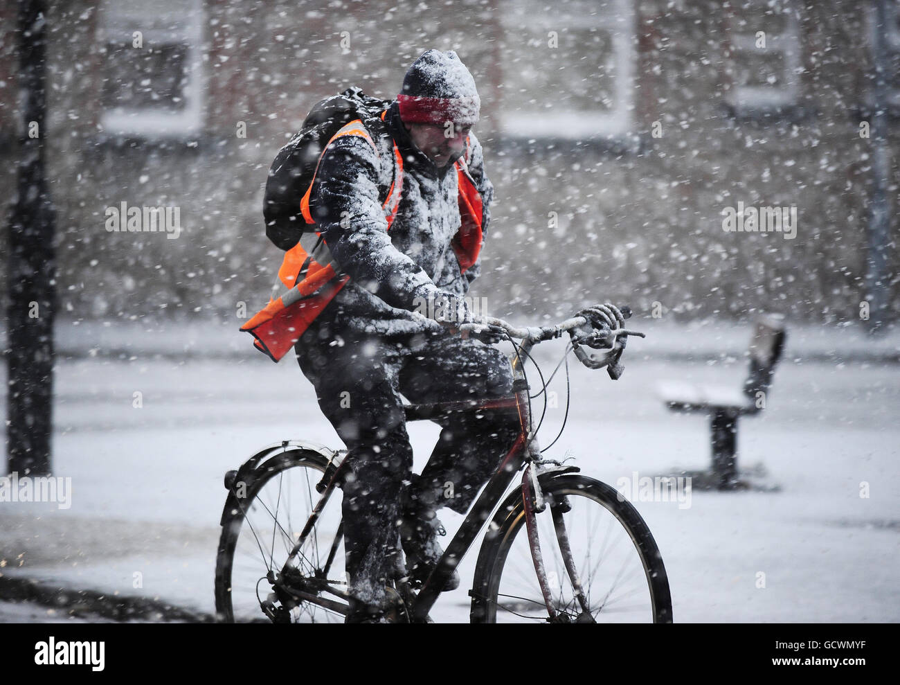 Uncomfortable weather hi-res stock photography and images - Alamy