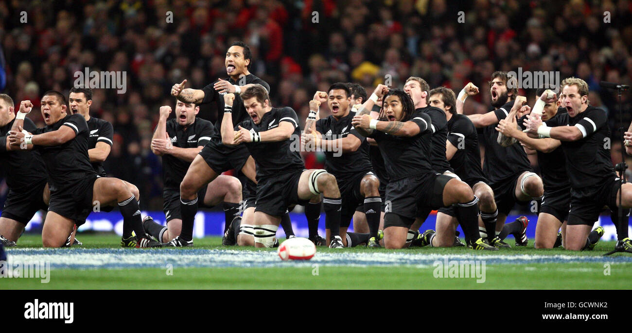 New Zealand's players perform the haka before the Investec Perpetual ...