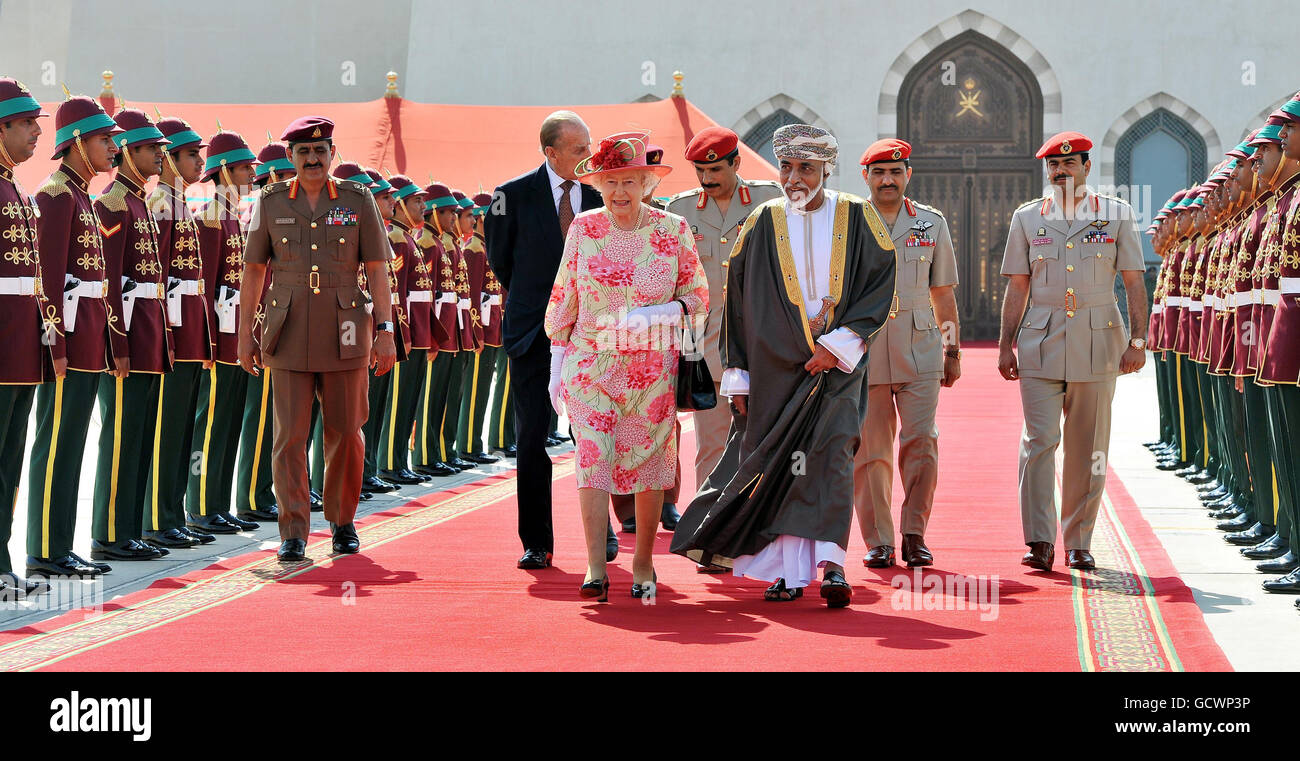 Queen elizabeth ii with the sultan of oman hi-res stock photography and ...