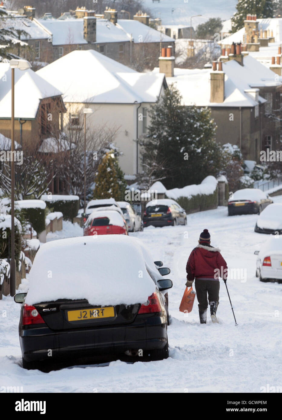 A woman sets off through heavy snow in Edinburgh as the cold snap ...