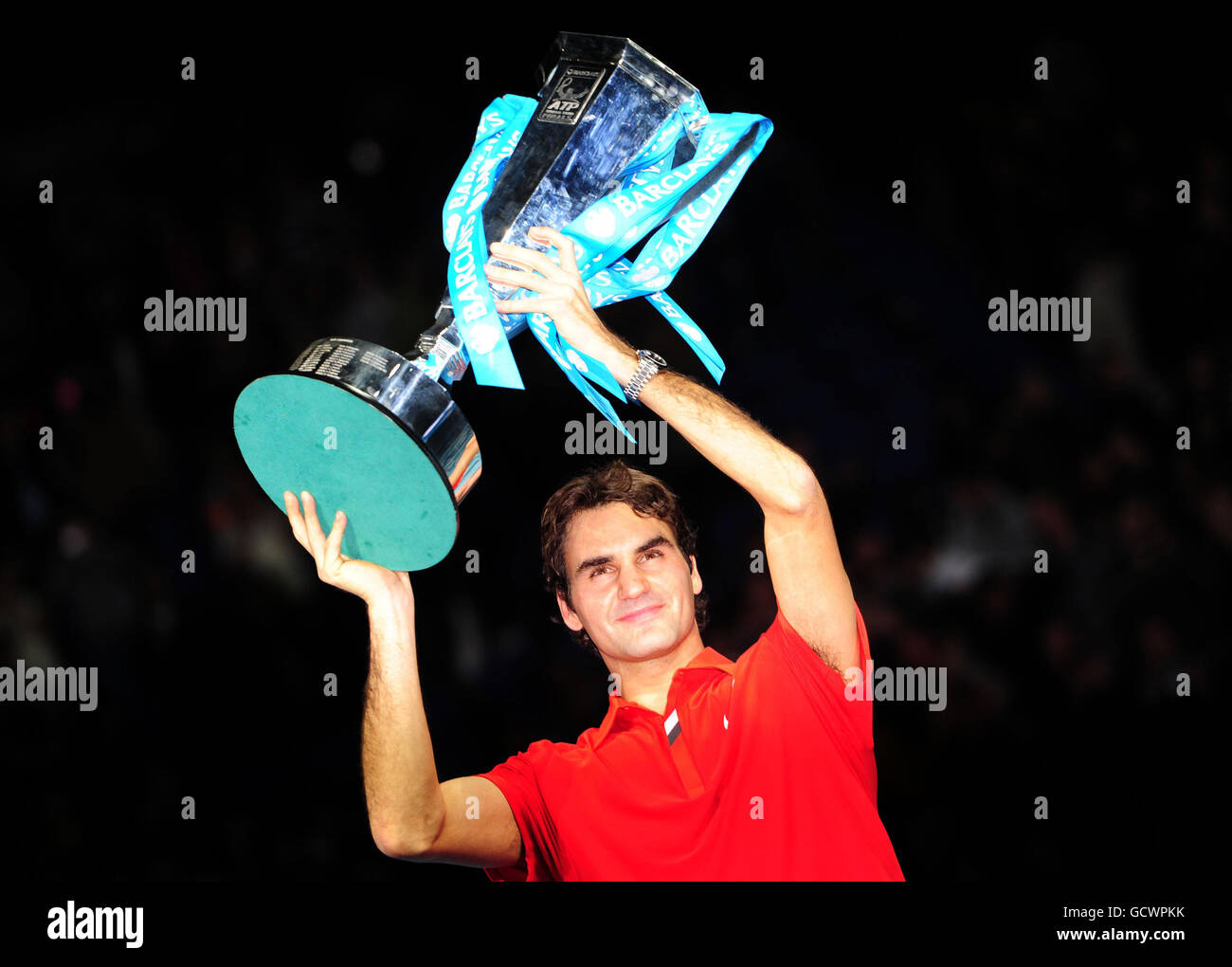 Sport tennis trophy celebrating roger federer hi-res stock photography ...