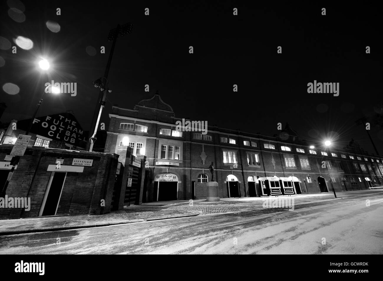 Craven cottage view Black and White Stock Photos & Images - Alamy