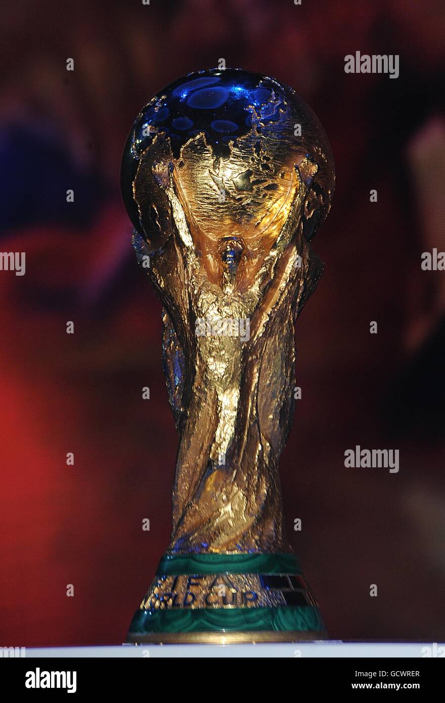 2022 world cup trophy hi-res stock photography and images - Alamy