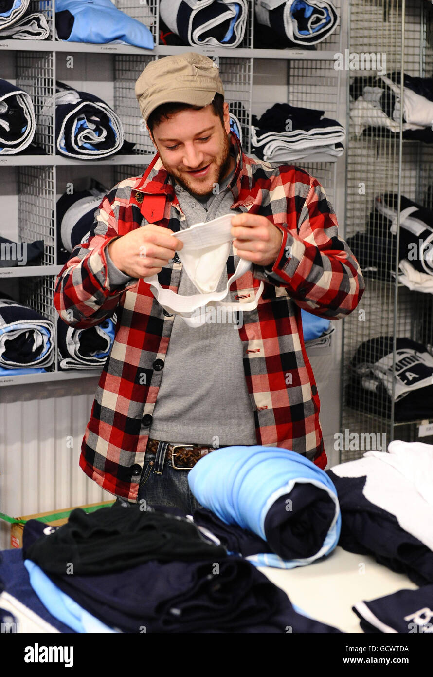 Matt cardle trains with spurs hi-res stock photography and images - Alamy