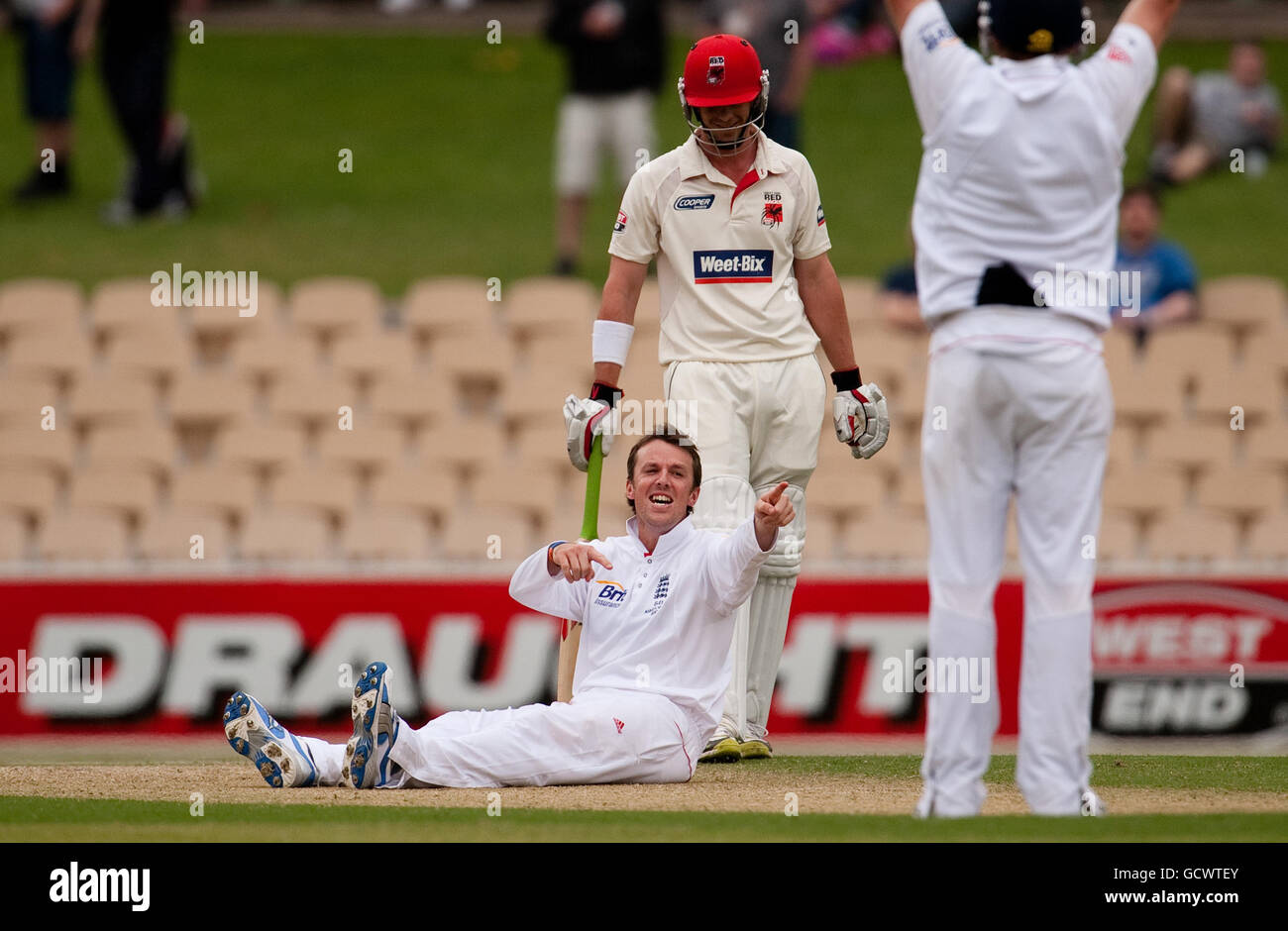 England's Graeme Swann reacts after unsuccessfully appealing for the ...