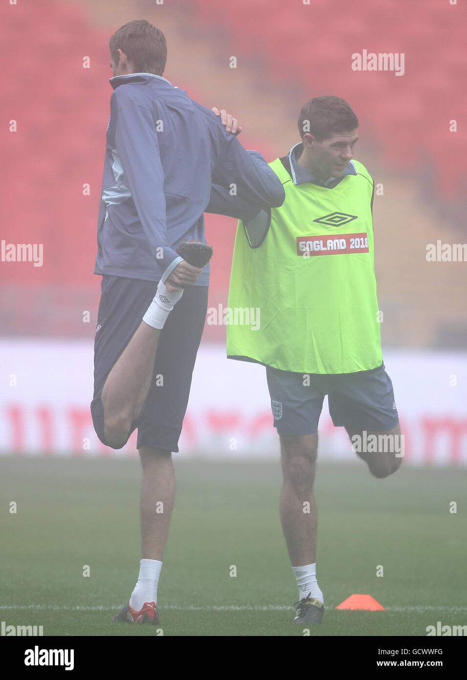 Peter crouch and steven gerrard during training hi-res stock ...