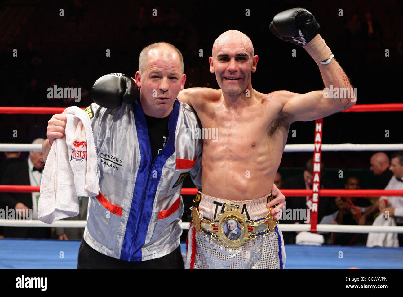 Boxing british bantamweight title stuart hall gary davies men arena hi ...