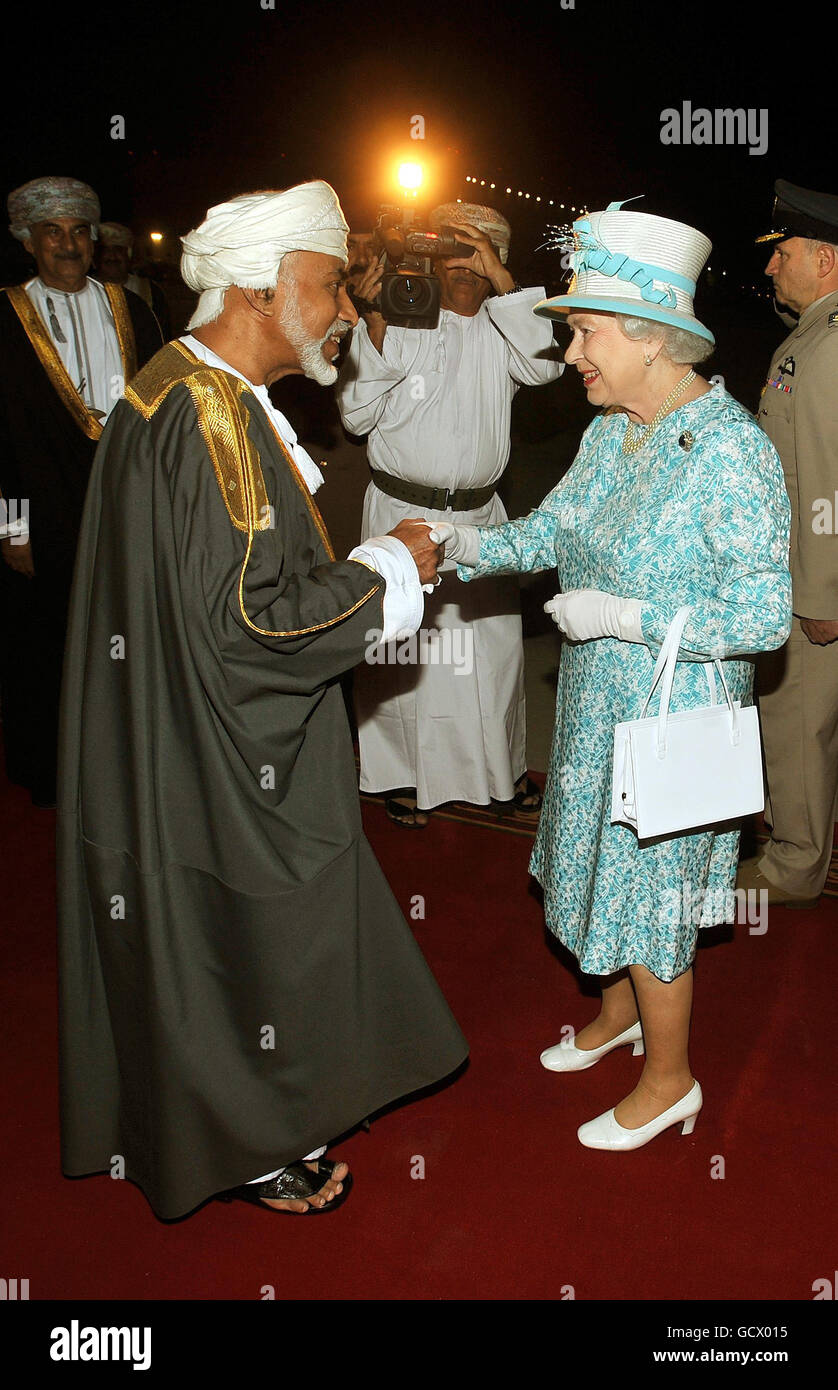 Queen elizabeth ii with the sultan of oman hi-res stock photography and ...