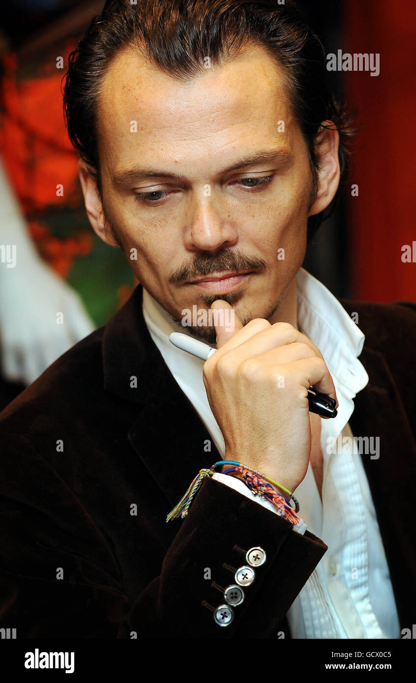 Matthew Williamson book signing - London Stock Photo - Alamy