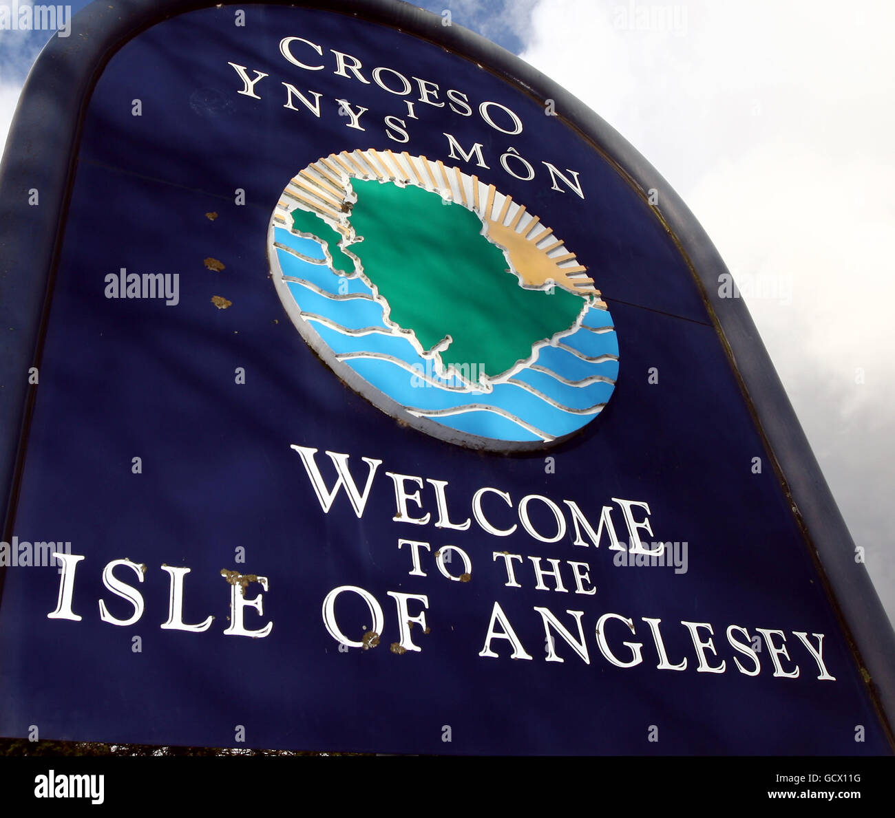 Welcome to anglesey sign menai bridge hi-res stock photography and ...
