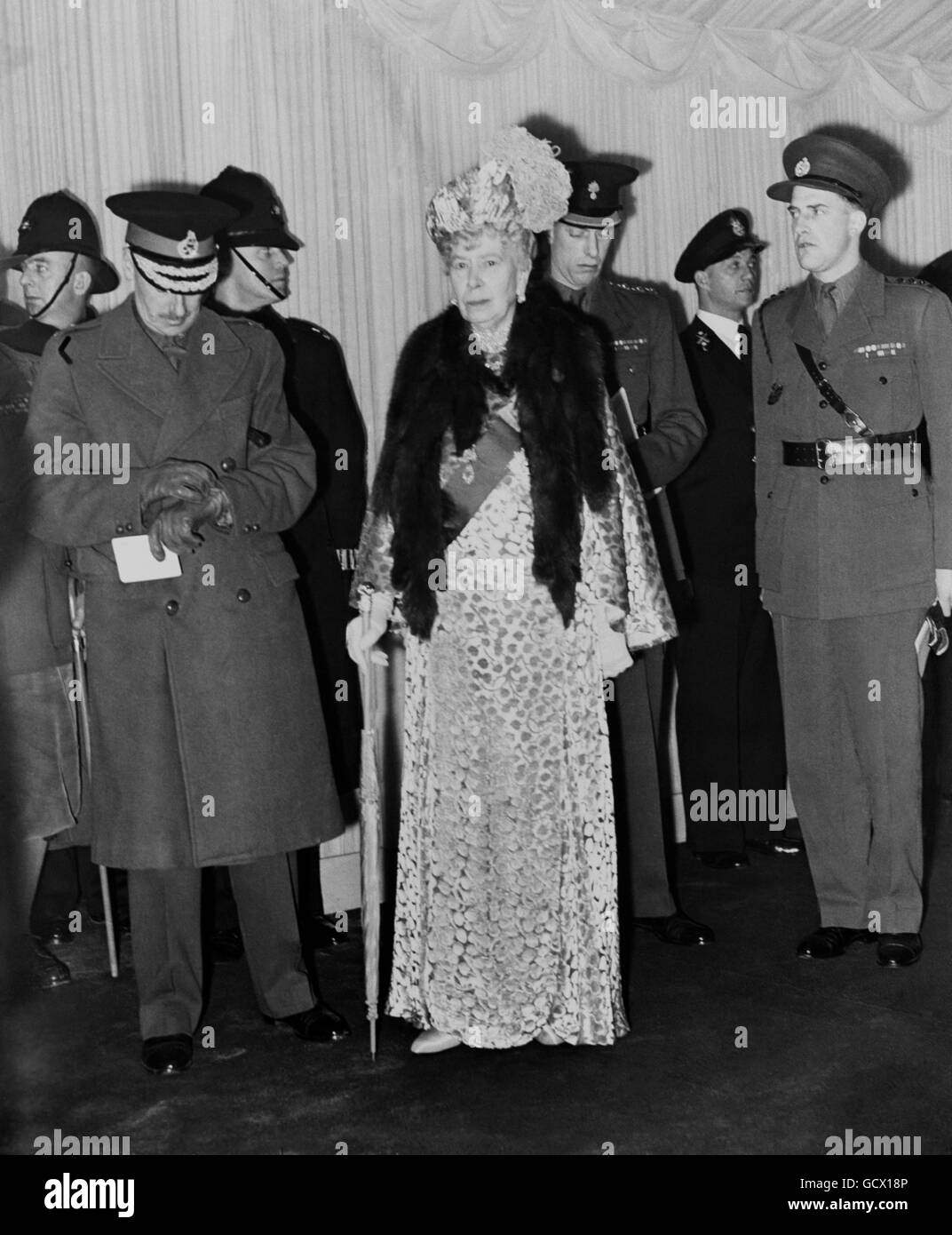 Queen mary of teck princess elizabeth hi-res stock photography and ...