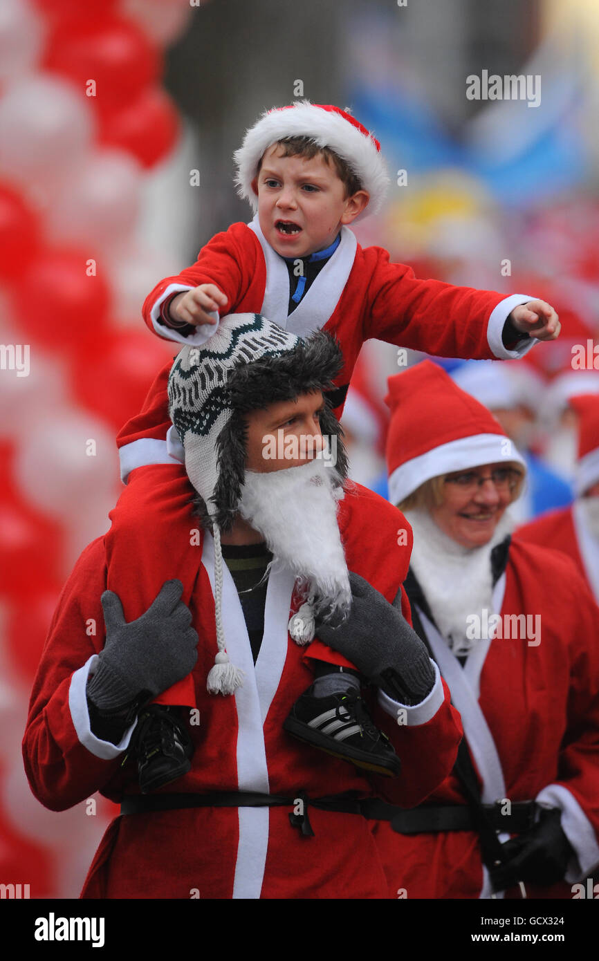 Thousand of people hi-res stock photography and images - Alamy