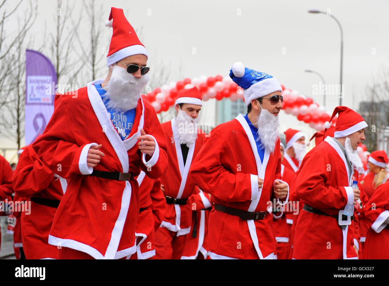 Ten thousand people dress as Santa to run the annual 5km Liverpool ...