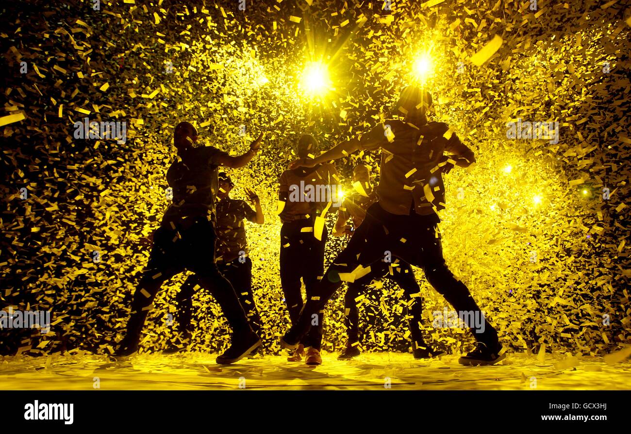 Labrinth on stage capital fms jingle bell ball o2 arena hi-res stock ...