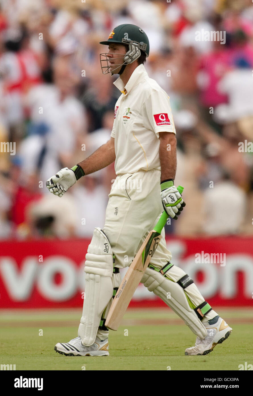 Cricket england full length walking dismissal profile mangpa hi-res ...